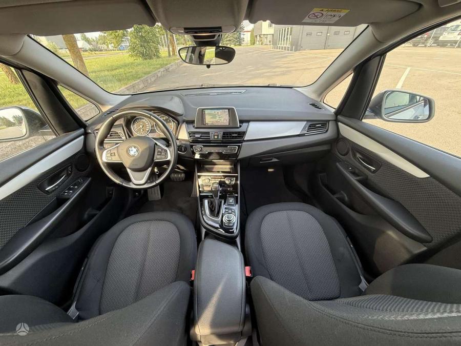 Pelēks BMW 218 Active Tourer 2015 Panevēža, ar dzinēja tilpumu 2.00 L un nobraukumu 169 tūkst. km par 8900 €, foto 28 vietnē AUTOMOTO.COM.LV
