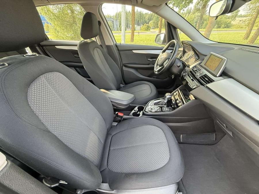 Pelēks BMW 218 Active Tourer 2015 Panevēža, ar dzinēja tilpumu 2.00 L un nobraukumu 169 tūkst. km par 8900 €, foto 30 vietnē AUTOMOTO.COM.LV