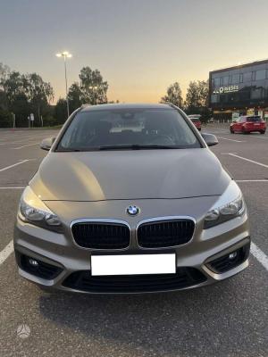 Pelēks BMW 218 Active Tourer 2016 Viļņa, ar dzinēja tilpumu 2.00 L un nobraukumu 171 tūkst. km par 9900 €, foto  vietnē AUTOMOTO.COM.LV
