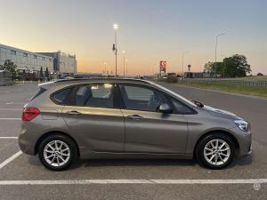 Pelēks BMW 218 Active Tourer 2016 Viļņa, ar dzinēja tilpumu 2.00 L un nobraukumu 171 tūkst. km par 9900 €, foto 4 vietnē AUTOMOTO.COM.LV