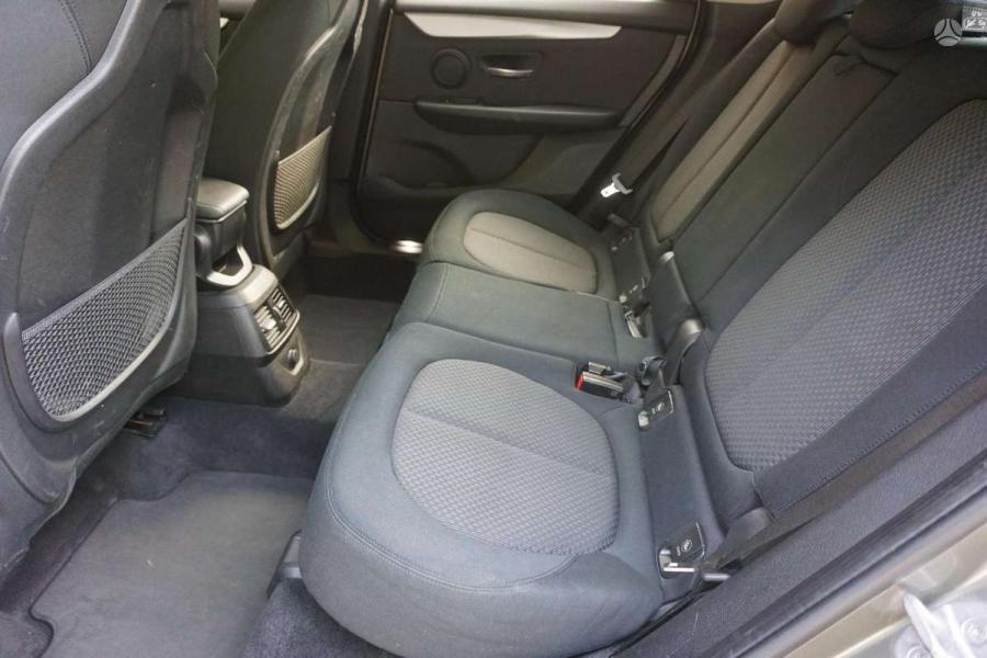 Pelēks BMW 218 Active Tourer 2016 Viļņa, ar dzinēja tilpumu 2.00 L un nobraukumu 171 tūkst. km par 9900 €, foto 13 vietnē AUTOMOTO.COM.LV