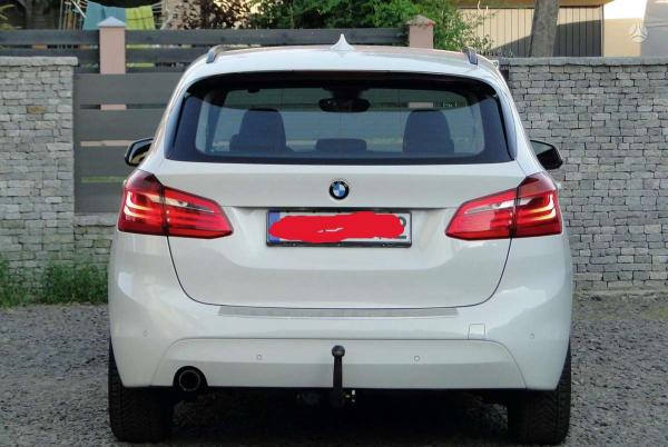 White BMW 218 Active Tourer 2015 in Vilnius, with an engine capacity of 1.50 L and mileage of 102 thousand km for 8400 €, photo 3 on AUTOMOTO.COM.LV