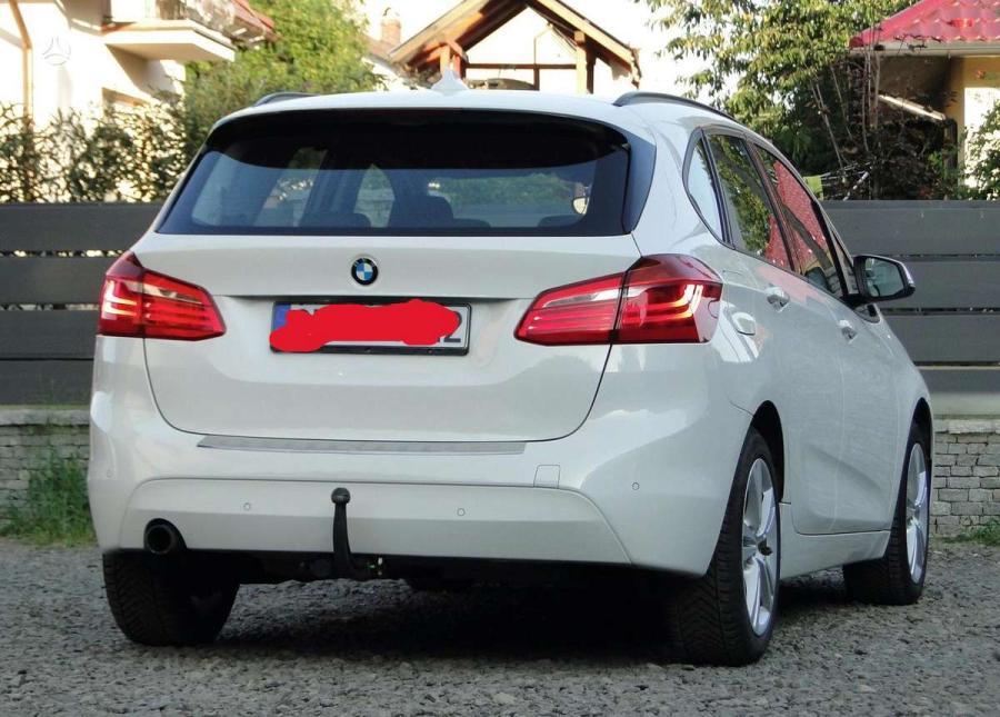 White BMW 218 Active Tourer 2015 in Vilnius, with an engine capacity of 1.50 L and mileage of 102 thousand km for 8400 €, photo 4 on AUTOMOTO.COM.LV