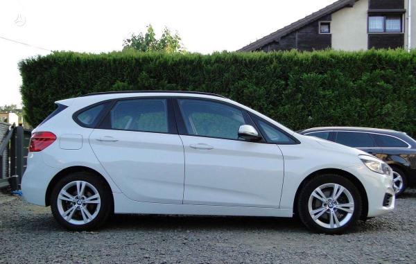 White BMW 218 Active Tourer 2015 in Vilnius, with an engine capacity of 1.50 L and mileage of 102 thousand km for 8400 €, photo 5 on AUTOMOTO.COM.LV