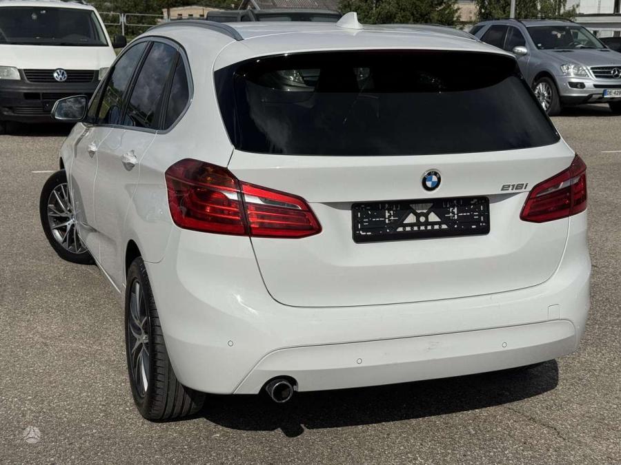 White BMW 218 Active Tourer 2016 in Utena, with an engine capacity of 1.50 L and mileage of 270 thousand km for 6250 €, photo 4 on AUTOMOTO.COM.LV