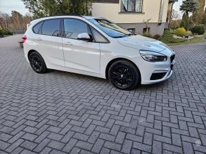 White BMW 218 Active Tourer 2018 in Utena, with an engine capacity of 2.00 L and mileage of 203 thousand km for 12999 €, photo 5 on AUTOMOTO.COM.LV