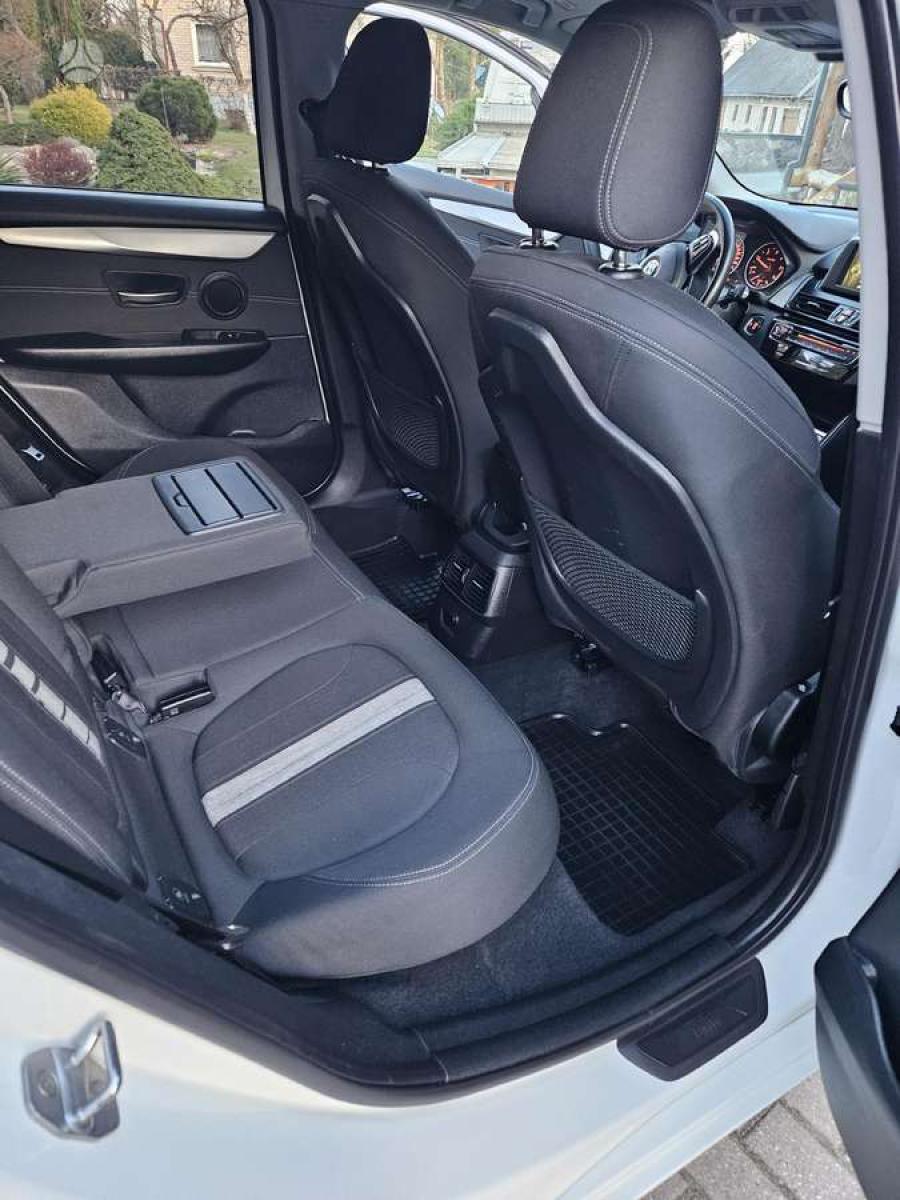 White BMW 218 Active Tourer 2018 in Utena, with an engine capacity of 2.00 L and mileage of 203 thousand km for 12999 €, photo 14 on AUTOMOTO.COM.LV