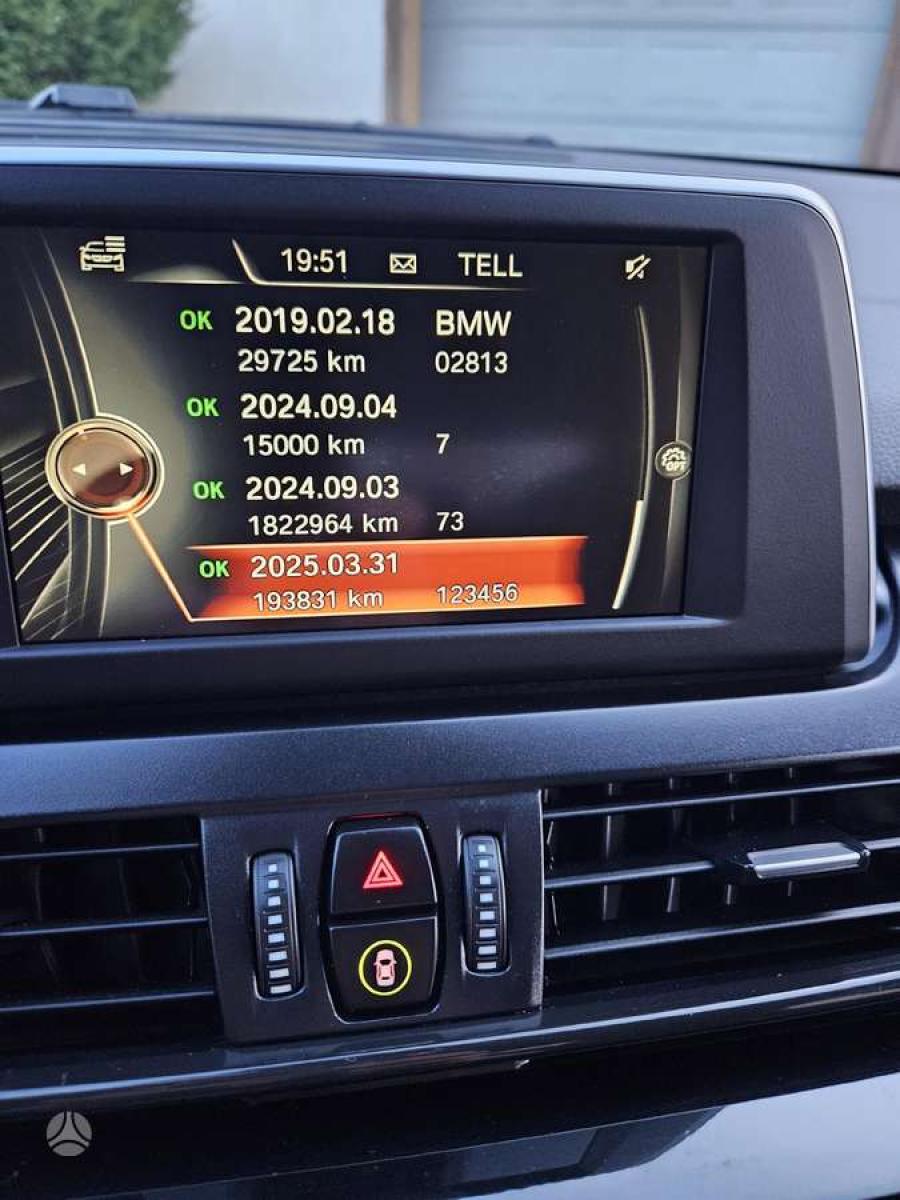 White BMW 218 Active Tourer 2018 in Utena, with an engine capacity of 2.00 L and mileage of 203 thousand km for 12999 €, photo 18 on AUTOMOTO.COM.LV