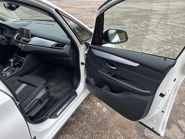 White BMW 218 Active Tourer 2015 in Kaunas, with an engine capacity of 2.00 L and mileage of 128 thousand km for 11280 €, photo 11 on AUTOMOTO.COM.LV