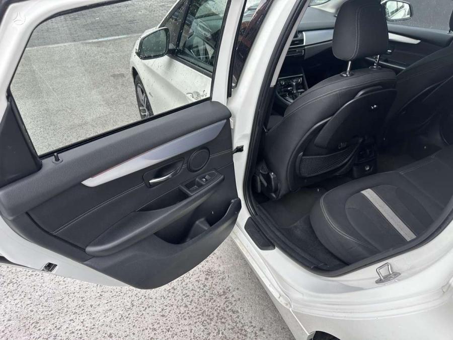 Белый БМВ 218 Active Tourer 2015 в Каунас, объемом двигателя 2.00 л и пробегом 128 тыс. км за 9980 €, фото 15 на AUTOMOTO.COM.LV