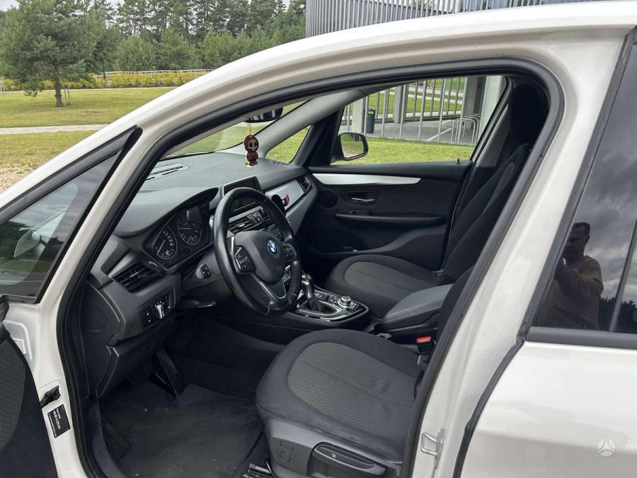 Balts BMW 218 Active Tourer 2015 Viļņa, ar dzinēja tilpumu 2.00 L un nobraukumu 268 tūkst. km par 7450 €, foto 12 vietnē AUTOMOTO.COM.LV
