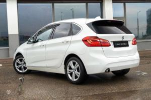 White BMW 218 Active Tourer 2016 in Vilnius, with an engine capacity of 2.00 L and mileage of 113 thousand km for 9999 €, photo 4 on AUTOMOTO.COM.LV