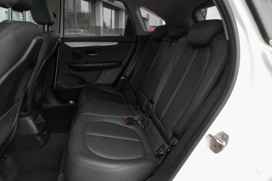 White BMW 218 Active Tourer 2016 in Vilnius, with an engine capacity of 2.00 L and mileage of 113 thousand km for 9999 €, photo 11 on AUTOMOTO.COM.LV
