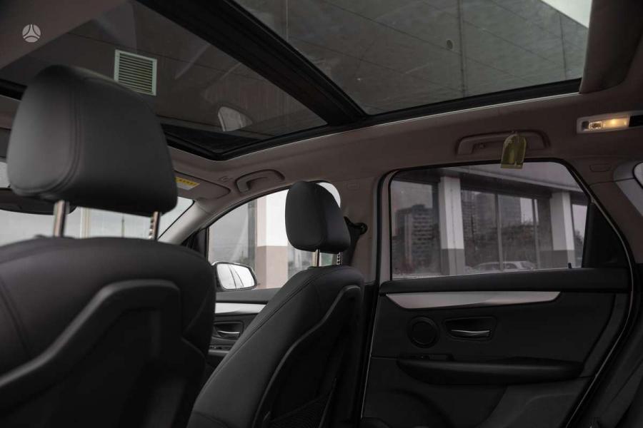 White BMW 218 Active Tourer 2016 in Vilnius, with an engine capacity of 2.00 L and mileage of 113 thousand km for 9999 €, photo 12 on AUTOMOTO.COM.LV