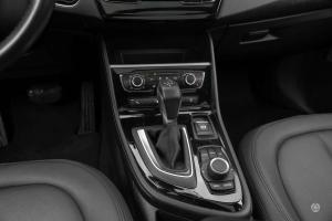 White BMW 218 Active Tourer 2016 in Vilnius, with an engine capacity of 2.00 L and mileage of 113 thousand km for 9999 €, photo 21 on AUTOMOTO.COM.LV
