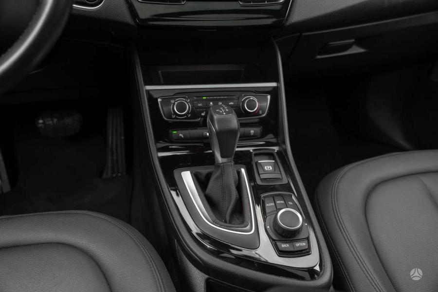 White BMW 218 Active Tourer 2016 in Vilnius, with an engine capacity of 2.00 L and mileage of 113 thousand km for 9999 €, photo 21 on AUTOMOTO.COM.LV