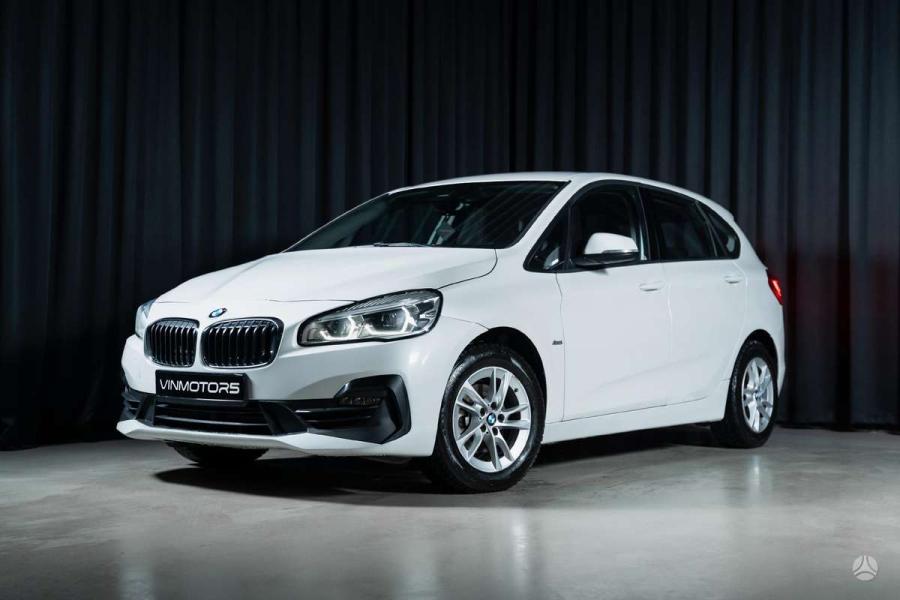 White BMW 218 Active Tourer 2018 in Vilnius, with an engine capacity of 1.50 L and mileage of 112 thousand km for 11500 €, photo 1 on AUTOMOTO.COM.LV