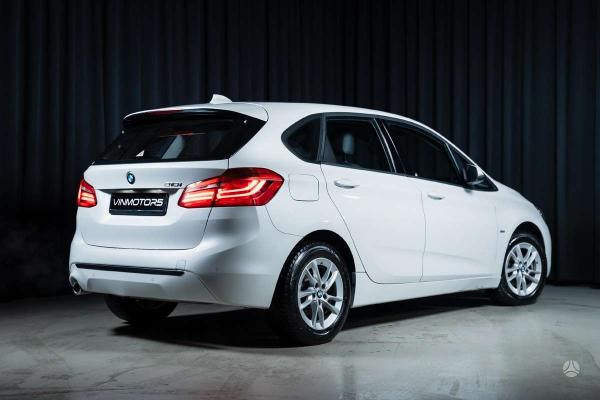 White BMW 218 Active Tourer 2018 in Vilnius, with an engine capacity of 1.50 L and mileage of 112 thousand km for 11500 €, photo 4 on AUTOMOTO.COM.LV