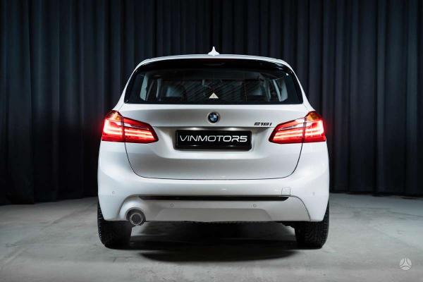 White BMW 218 Active Tourer 2018 in Vilnius, with an engine capacity of 1.50 L and mileage of 112 thousand km for 11500 €, photo 5 on AUTOMOTO.COM.LV