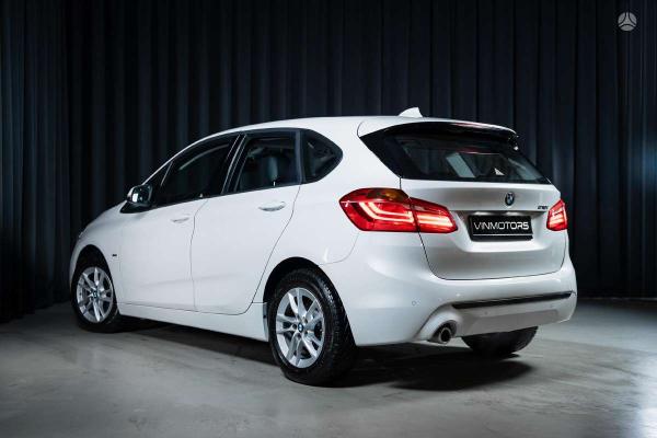 White BMW 218 Active Tourer 2018 in Vilnius, with an engine capacity of 1.50 L and mileage of 112 thousand km for 11500 €, photo 6 on AUTOMOTO.COM.LV