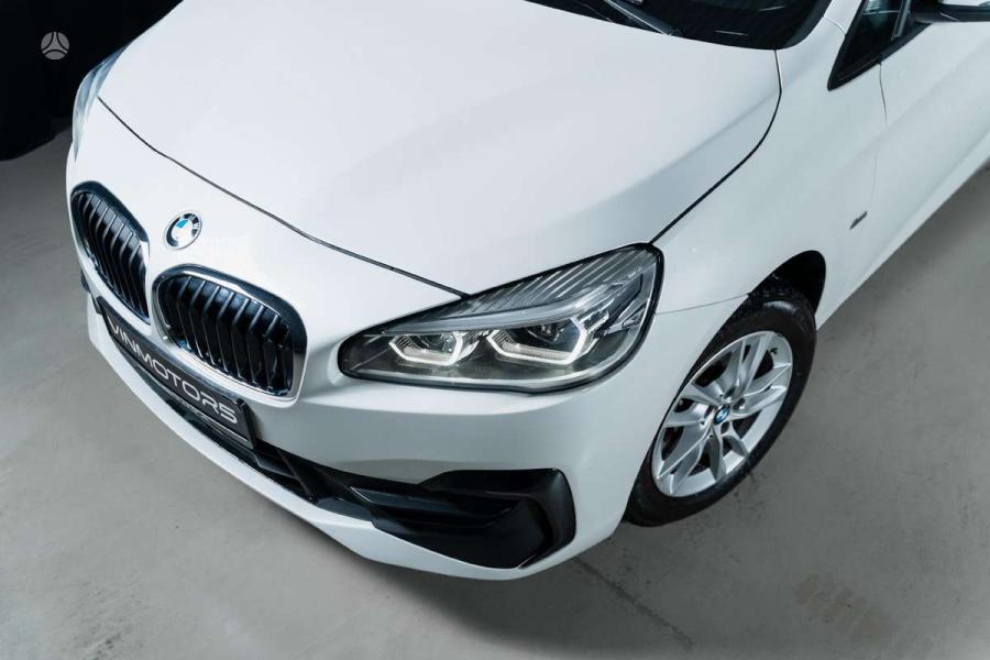 White BMW 218 Active Tourer 2018 in Vilnius, with an engine capacity of 1.50 L and mileage of 112 thousand km for 11500 €, photo 12 on AUTOMOTO.COM.LV