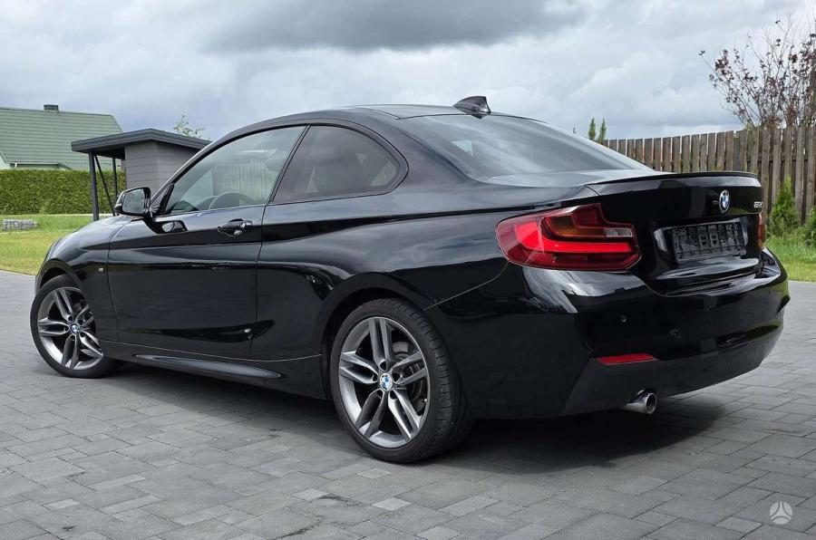 Black BMW 218 2015 in Druskininkai, with an engine capacity of 2.00 L and mileage of 179 thousand km for 12950 €, photo 4 on AUTOMOTO.COM.LV