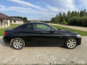 Black BMW 218 2015 in Vilnius, with an engine capacity of 2.00 L and mileage of 189 thousand km for 8450 €, photo 5 on AUTOMOTO.COM.LV