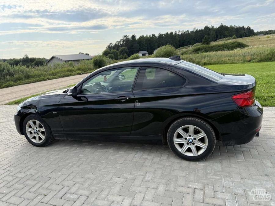 Black BMW 218 2015 in Vilnius, with an engine capacity of 2.00 L and mileage of 189 thousand km for 8450 €, photo 6 on AUTOMOTO.COM.LV