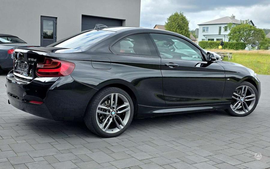 Black BMW 218 2015 in Vilnius, with an engine capacity of 2.00 L and mileage of 179 thousand km for 12250 €, photo 5 on AUTOMOTO.COM.LV