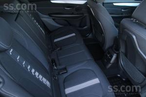 Black BMW 218 2018 in Riga, with an engine capacity of 2.00 L and mileage of 159 thousand km for 13900 €, photo 9 on AUTOMOTO.COM.LV