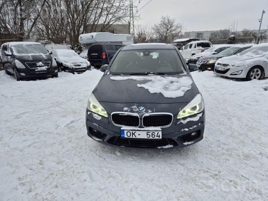 Black BMW 218 2015 in Riga, with an engine capacity of 2.00 L and mileage of 254 thousand km for 8990 €, photo 3 on AUTOMOTO.COM.LV