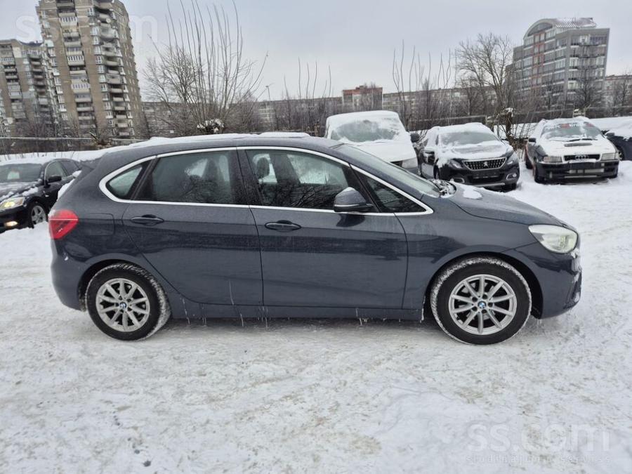 Black BMW 218 2015 in Riga, with an engine capacity of 2.00 L and mileage of 254 thousand km for 8990 €, photo 4 on AUTOMOTO.COM.LV