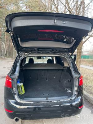 Black BMW 218 2015 in Riga, with an engine capacity of 1.50 L and mileage of 156 thousand km for 9990 €, photo 5 on AUTOMOTO.COM.LV