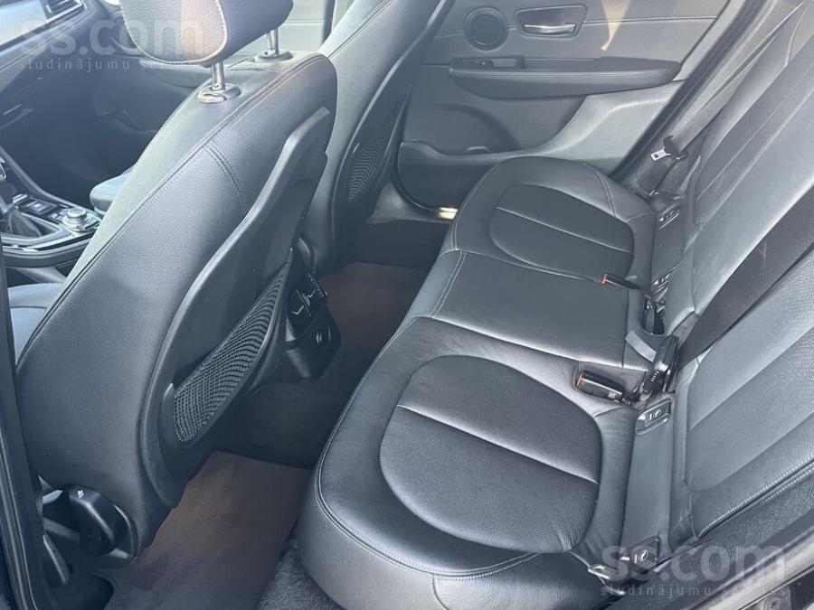 Black BMW 218 2015 in Riga, with an engine capacity of 2.00 L and mileage of 183 thousand km for 10200 €, photo 10 on AUTOMOTO.COM.LV