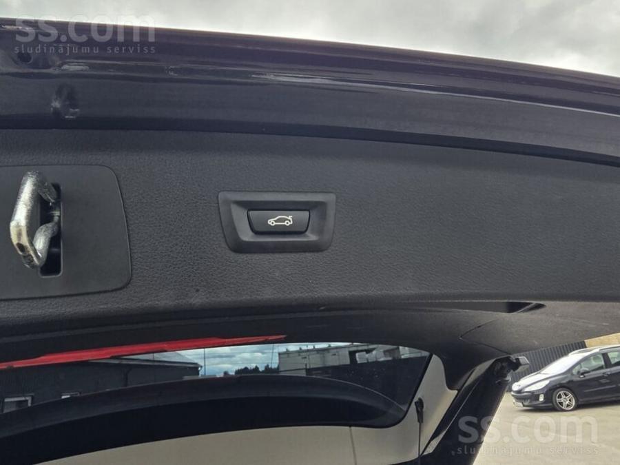 Black BMW 218 2015 in Riga, with an engine capacity of 2.00 L and mileage of 183 thousand km for 10200 €, photo 14 on AUTOMOTO.COM.LV