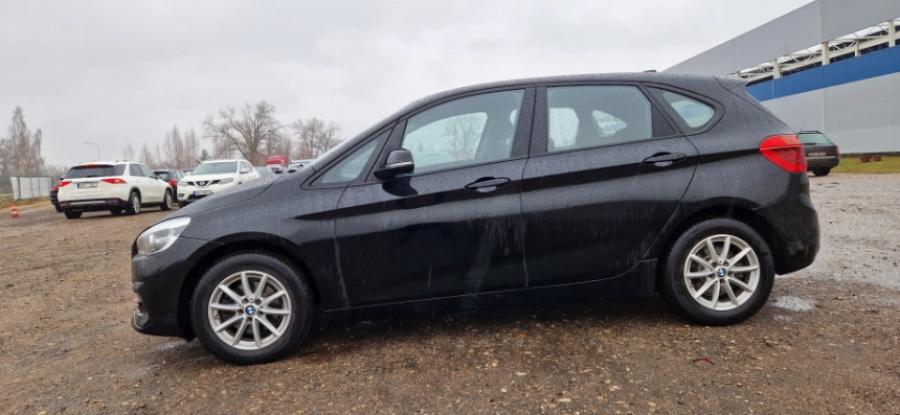 Black BMW 218 2019 in Riga, with an engine capacity of 1.50 L and mileage of 47 thousand km for 13750 €, photo 3 on AUTOMOTO.COM.LV