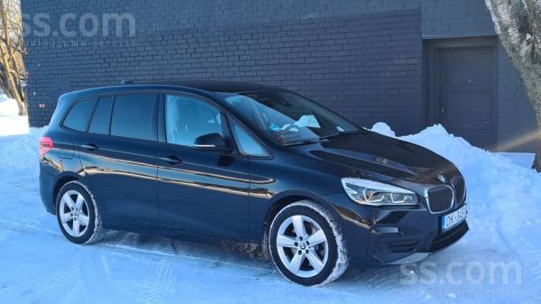 Black BMW 218 2022 in Riga, with an engine capacity of 2.00 L and mileage of 96 thousand km for 17500 €, photo 2 on AUTOMOTO.COM.LV