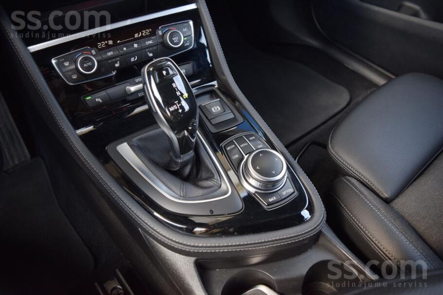 Black BMW 218 2022 in Riga, with an engine capacity of 1.50 L and mileage of 146 thousand km for 15900 €, photo 6 on AUTOMOTO.COM.LV