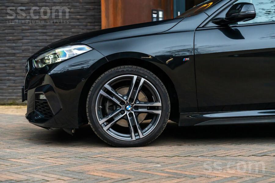 Black BMW 218 2024 in Riga, with an engine capacity of 1.50 L and mileage of 33 thousand km for 27990 €, photo 4 on AUTOMOTO.COM.LV