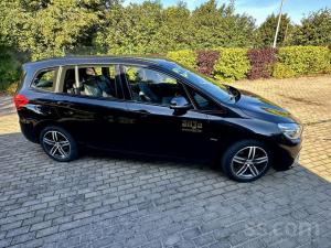 Black BMW 218 2018 in Riga, with an engine capacity of 2.00 L and mileage of 231 thousand km for 13500 €, photo 5 on AUTOMOTO.COM.LV