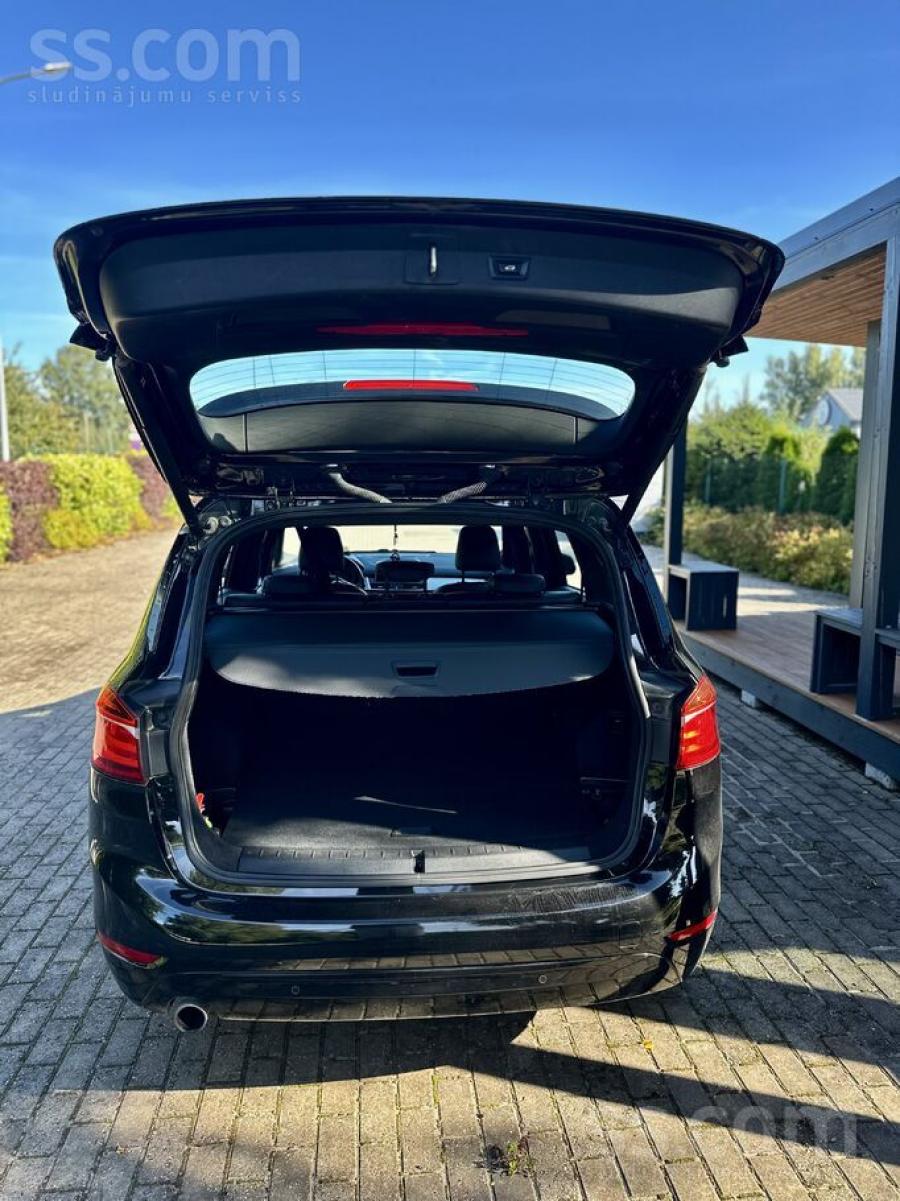 Black BMW 218 2018 in Riga, with an engine capacity of 2.00 L and mileage of 231 thousand km for 13500 €, photo 7 on AUTOMOTO.COM.LV