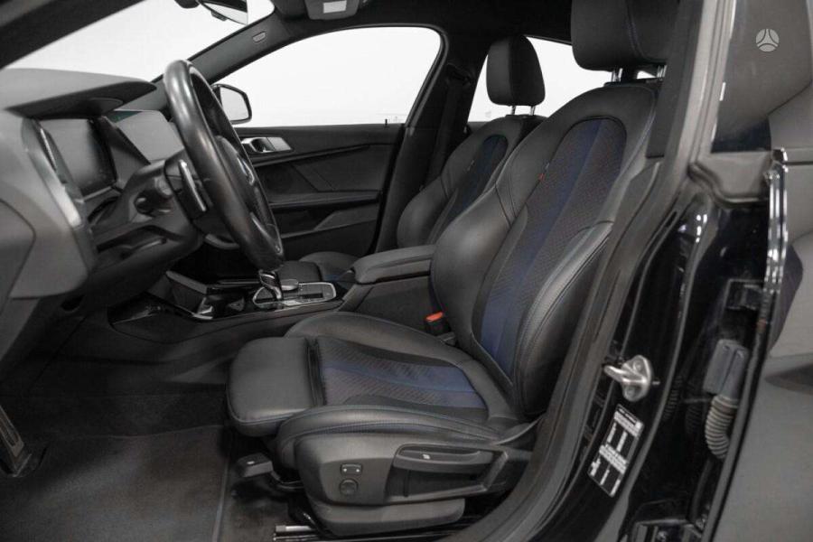 Black BMW 218 2022 in Vilnius, with an engine capacity of 2.00 L and mileage of 81 thousand km for 22900 €, photo 6 on AUTOMOTO.COM.LV