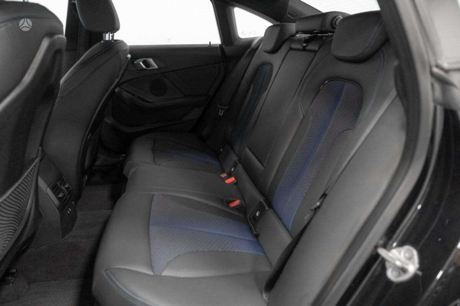 Black BMW 218 2022 in Vilnius, with an engine capacity of 2.00 L and mileage of 81 thousand km for 22900 €, photo 7 on AUTOMOTO.COM.LV