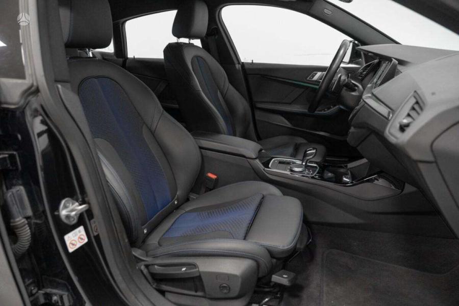 Black BMW 218 2022 in Vilnius, with an engine capacity of 2.00 L and mileage of 81 thousand km for 22900 €, photo 8 on AUTOMOTO.COM.LV
