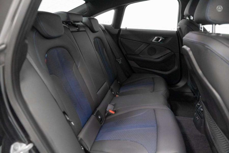 Black BMW 218 2022 in Vilnius, with an engine capacity of 2.00 L and mileage of 81 thousand km for 22900 €, photo 9 on AUTOMOTO.COM.LV