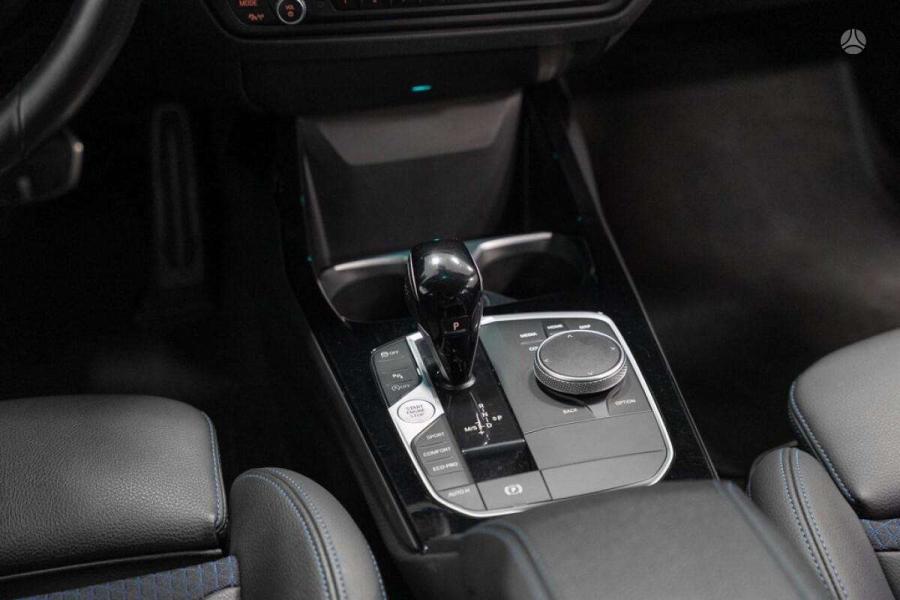 Black BMW 218 2022 in Vilnius, with an engine capacity of 2.00 L and mileage of 81 thousand km for 22900 €, photo 21 on AUTOMOTO.COM.LV
