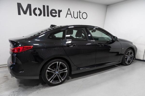 Black BMW 218 2022 in Vilnius, with an engine capacity of 2.00 L and mileage of 81 thousand km for 22900 €, photo 4 on AUTOMOTO.COM.LV