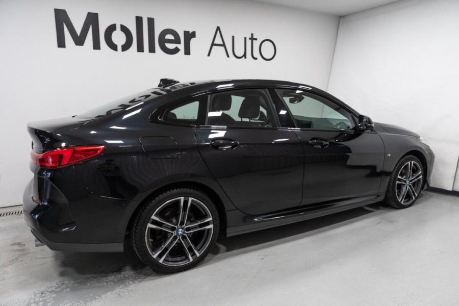 Black BMW 218 2022 in Vilnius, with an engine capacity of 2.00 L and mileage of 81 thousand km for 22900 €, photo 5 on AUTOMOTO.COM.LV