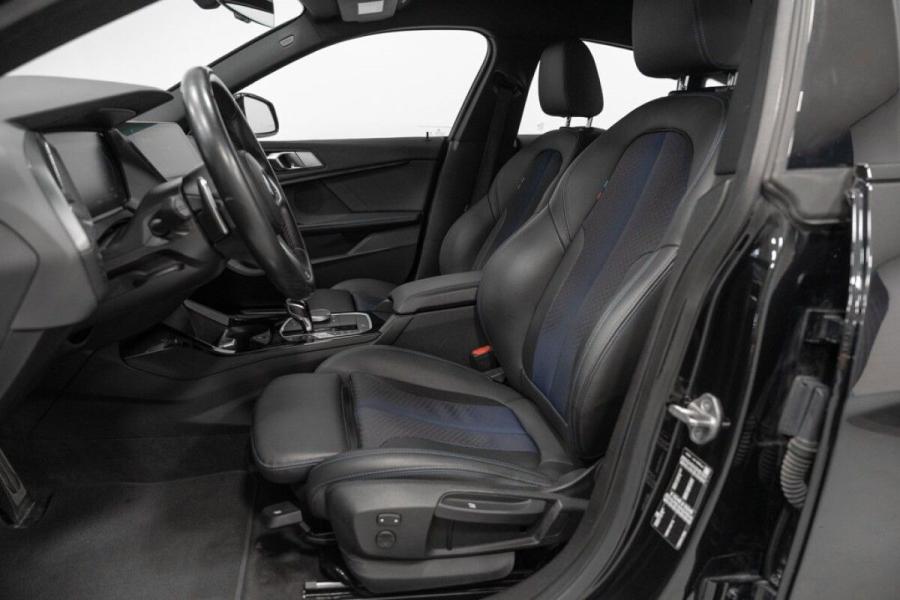 Black BMW 218 2022 in Vilnius, with an engine capacity of 2.00 L and mileage of 81 thousand km for 22900 €, photo 6 on AUTOMOTO.COM.LV