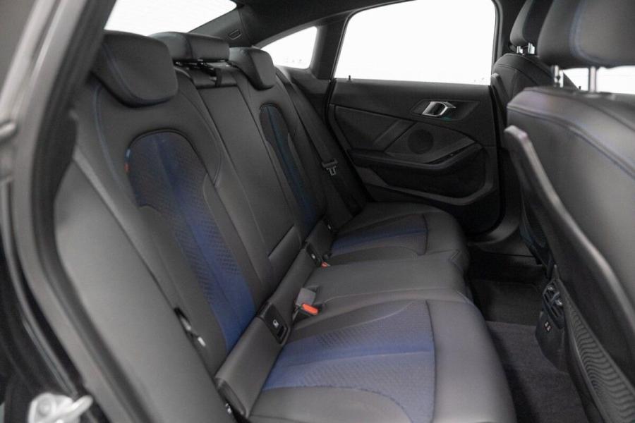 Black BMW 218 2022 in Vilnius, with an engine capacity of 2.00 L and mileage of 81 thousand km for 22900 €, photo 9 on AUTOMOTO.COM.LV